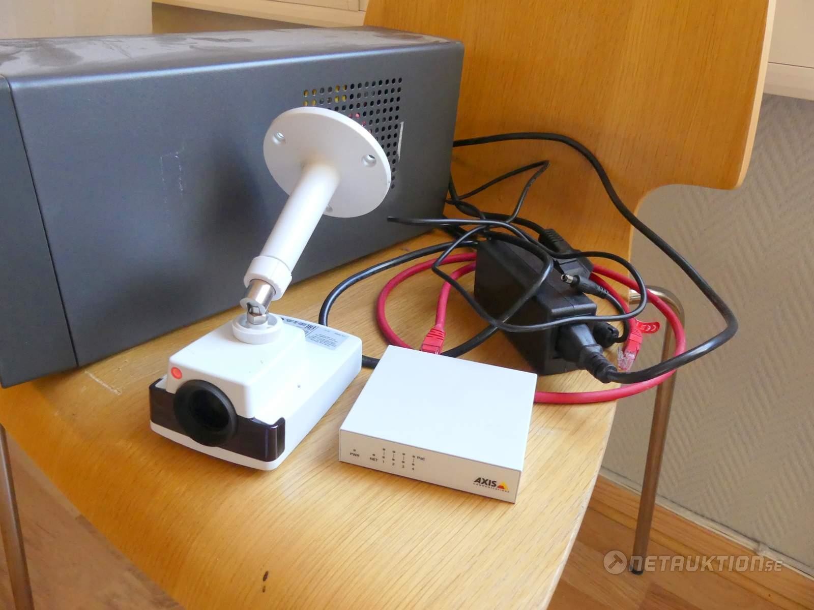 Netauktion - APC UPS & AXIS IP-kamera med AXIS Switch