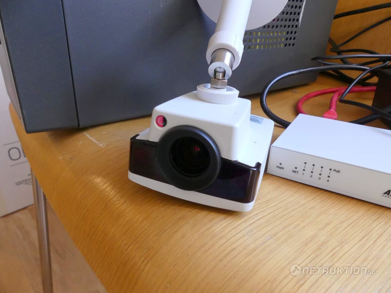 Netauktion - APC UPS & AXIS IP-kamera med AXIS Switch