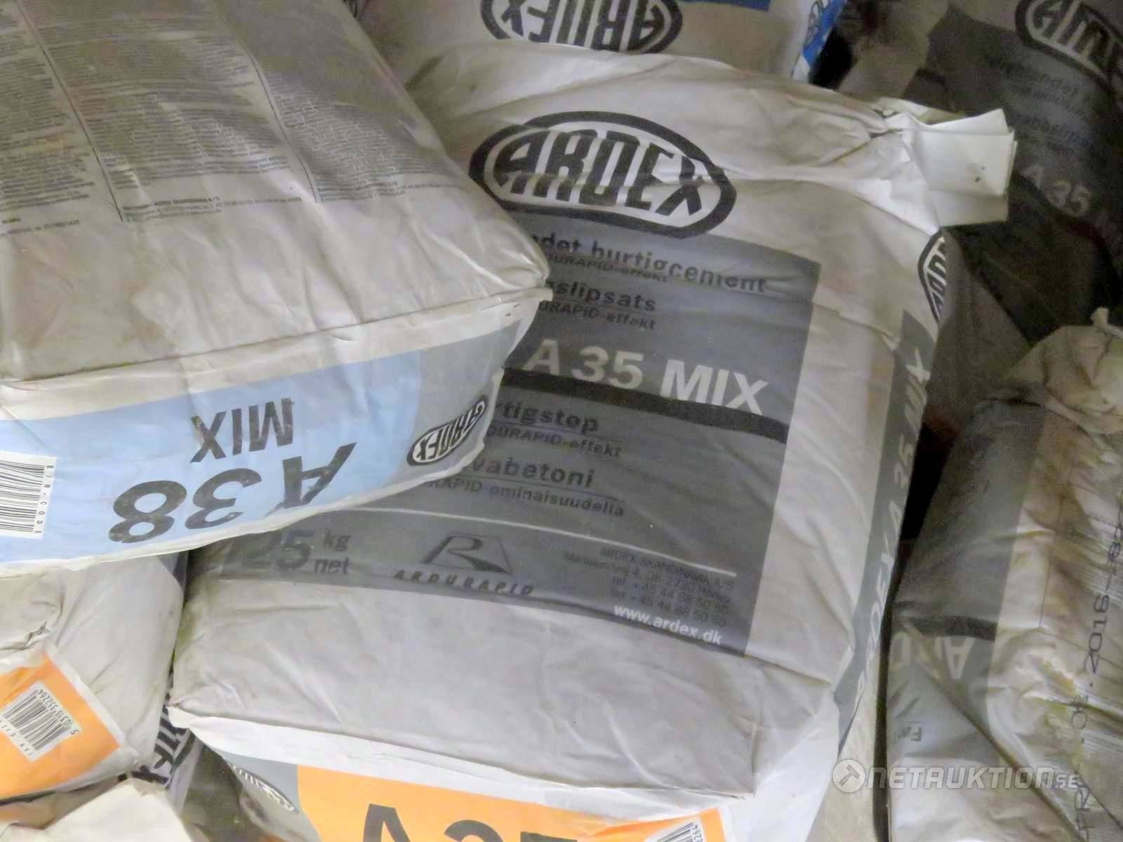Netauktion - Pall med murbruk, cement