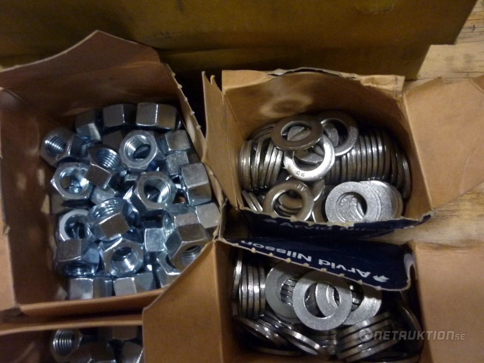 Netauktion - M16, bult, bricka och mutter