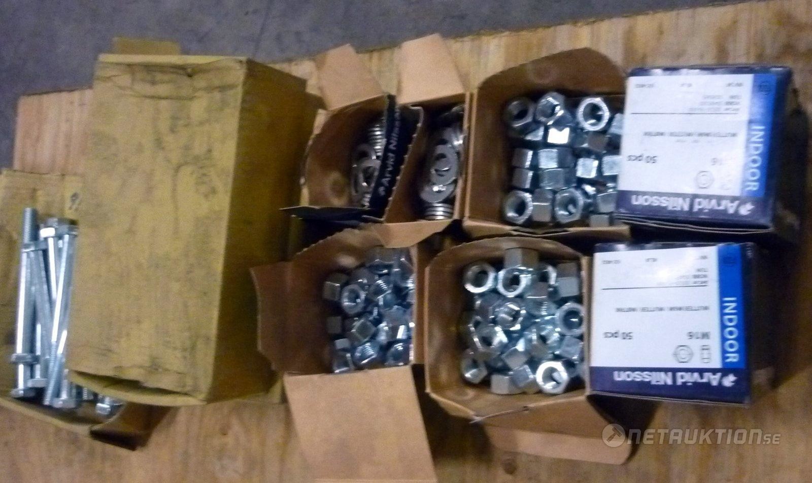 Netauktion - M16, bult, bricka och mutter