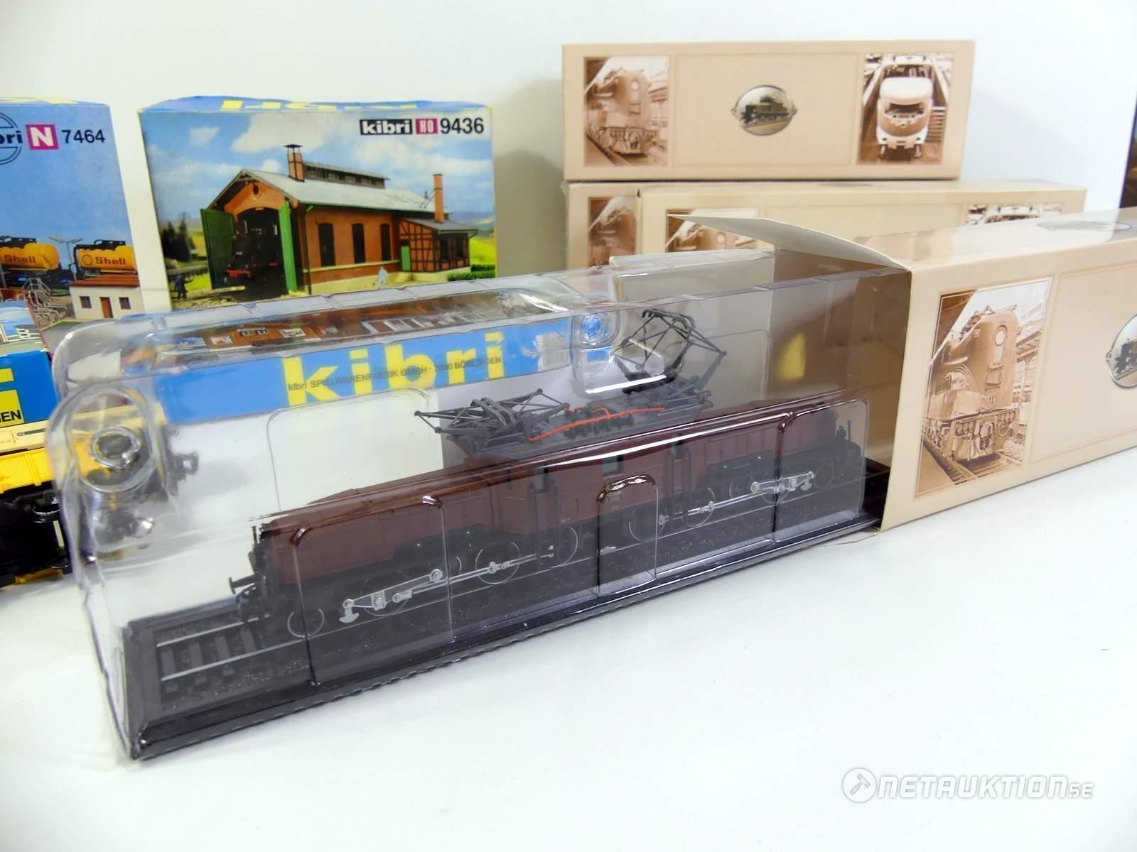 Netauktion - Tåg, hus och vagnar