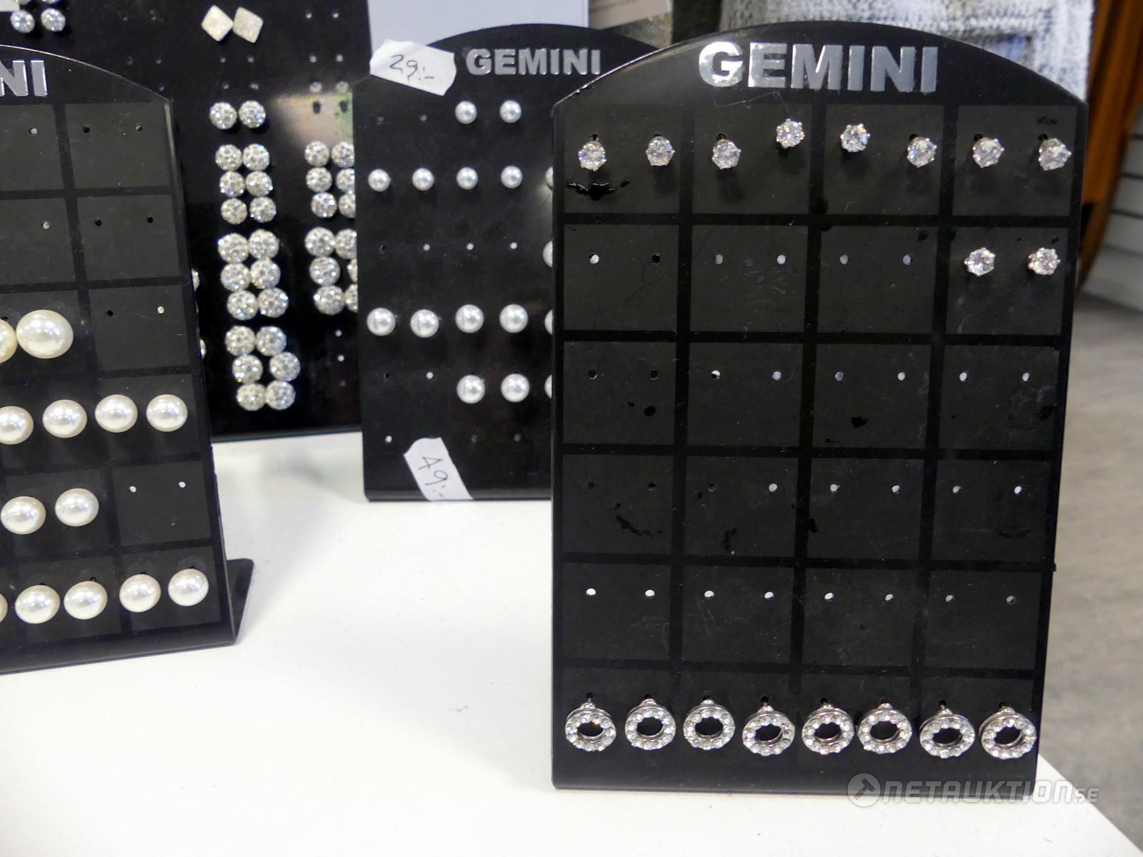 Netauktion - Till salu via auktion ca 180 par örhängen