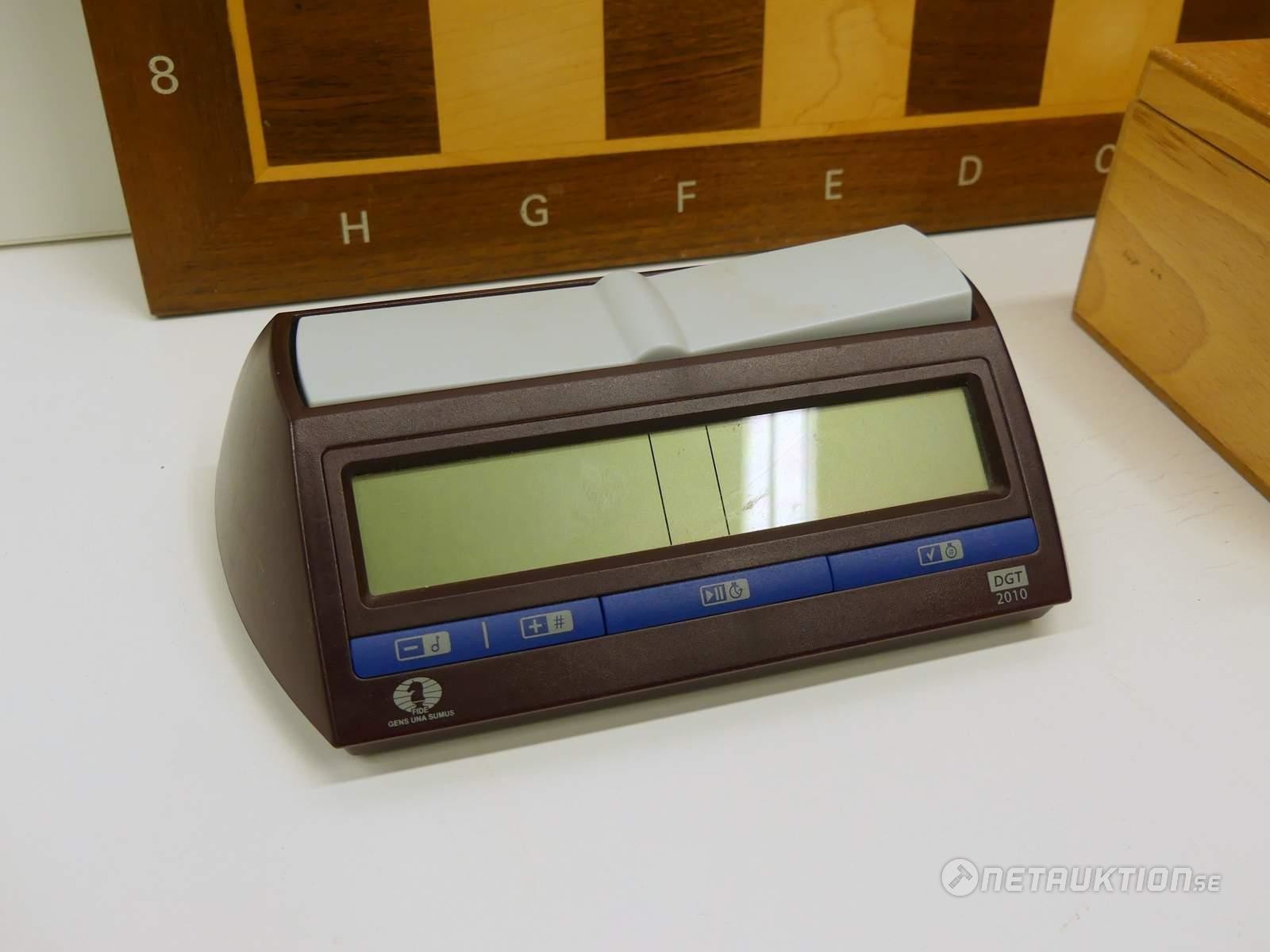 Netauktion - Finare schackbräde, schackklocka, pjäser