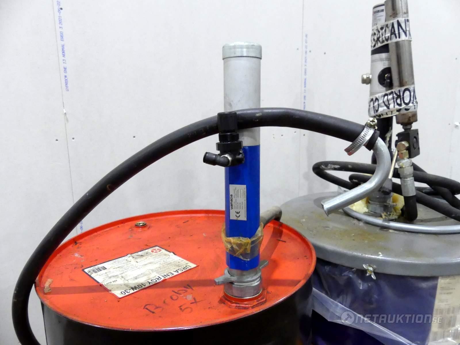 Netauktion - Pneumatisk fatpump och fat (3)