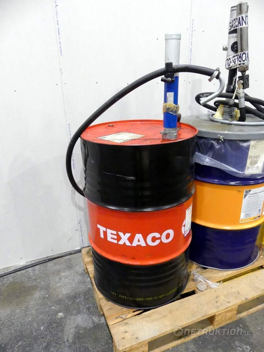 Netauktion - Pneumatisk fatpump och fat (3)