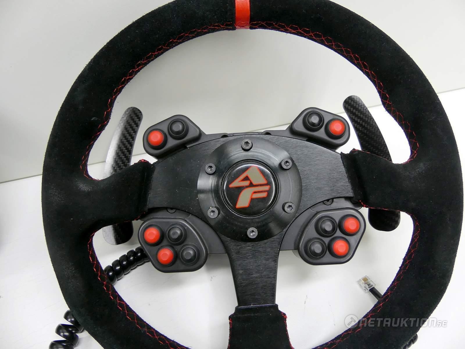 Netauktion - Till salu via auktion Tre racing rattar