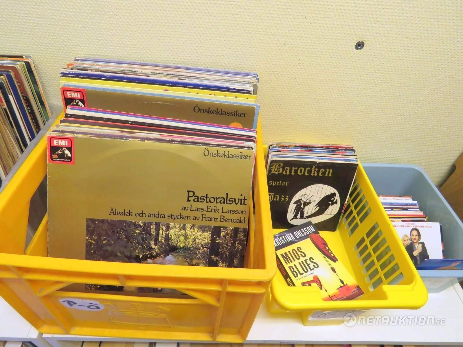 Netauktion - LP-skivor och böcker