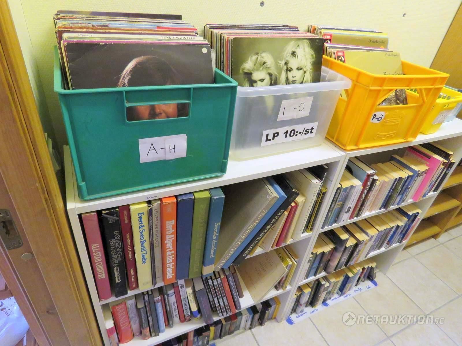 Netauktion - LP-skivor och böcker