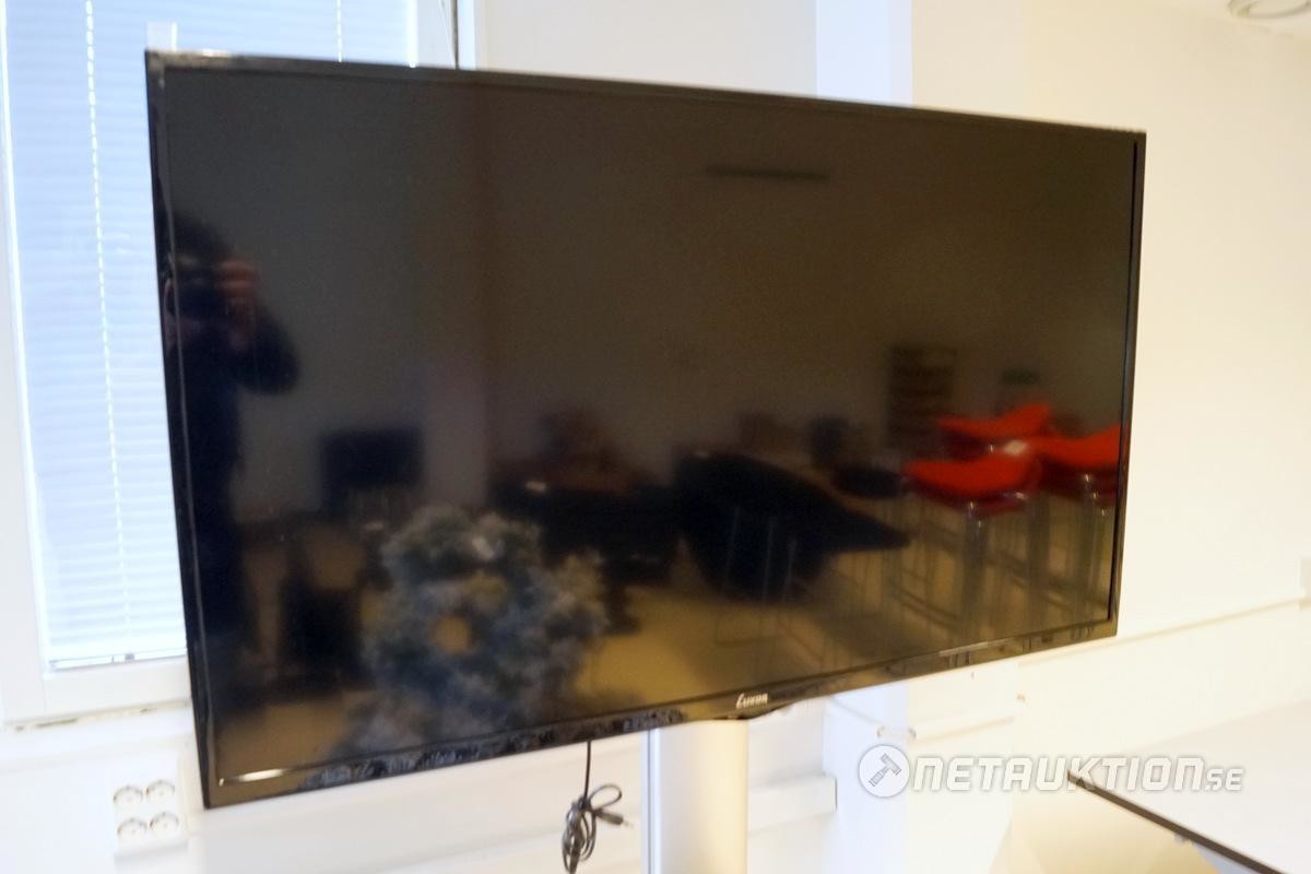 Netauktion - TV på stativ