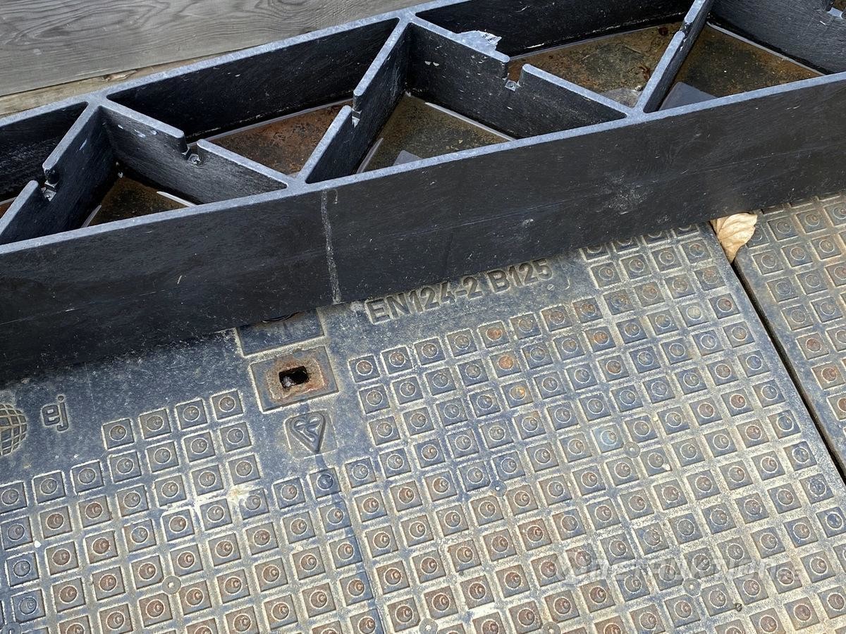 Netauktion - Komplett kabelbrunn, dubbel