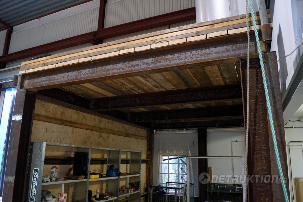 Netauktion - Entresol 306x329x470cm