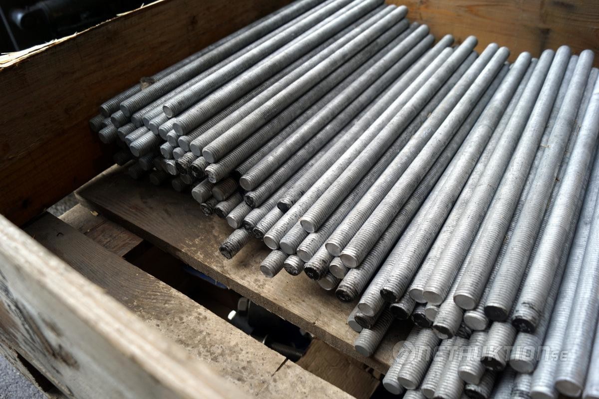 Netauktion - Gängstänger och muttrar