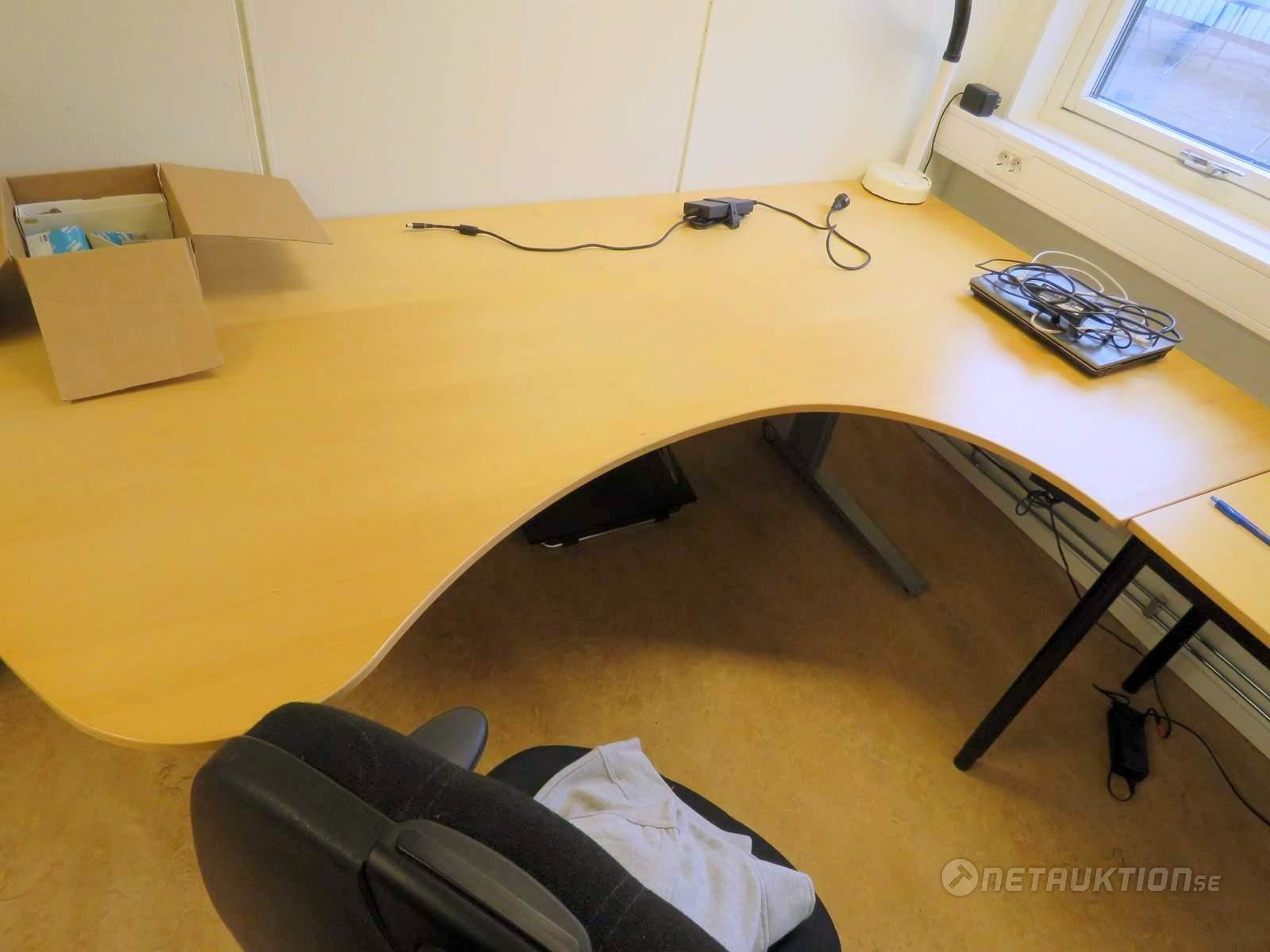 Netauktion - Arbetsplats med elskrivbord (11)