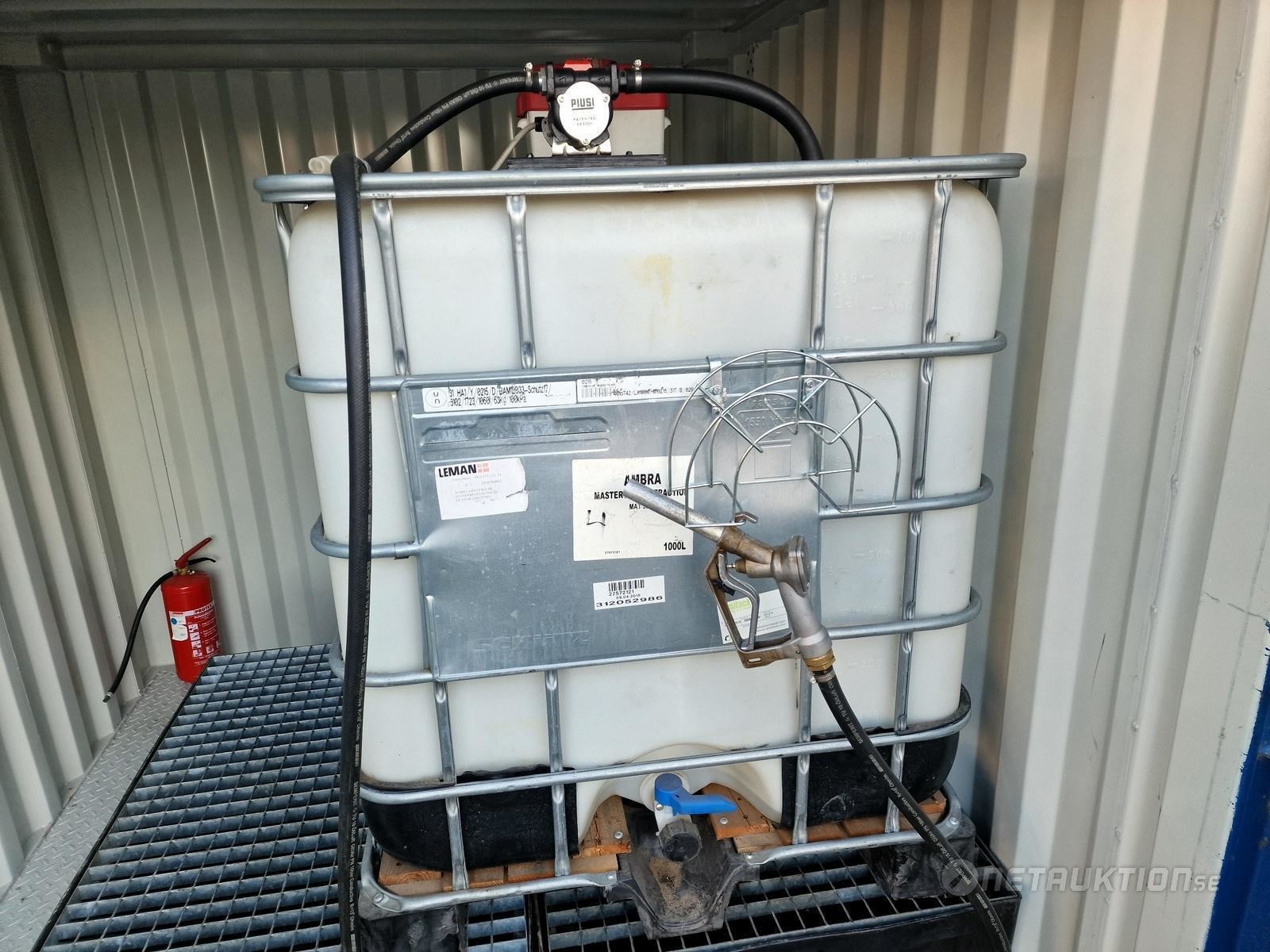 Netauktion - IBC tank med uppsamlingskärl