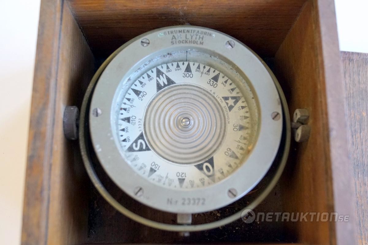 Netauktion - Båtkompass i trälåda, Lyth AB