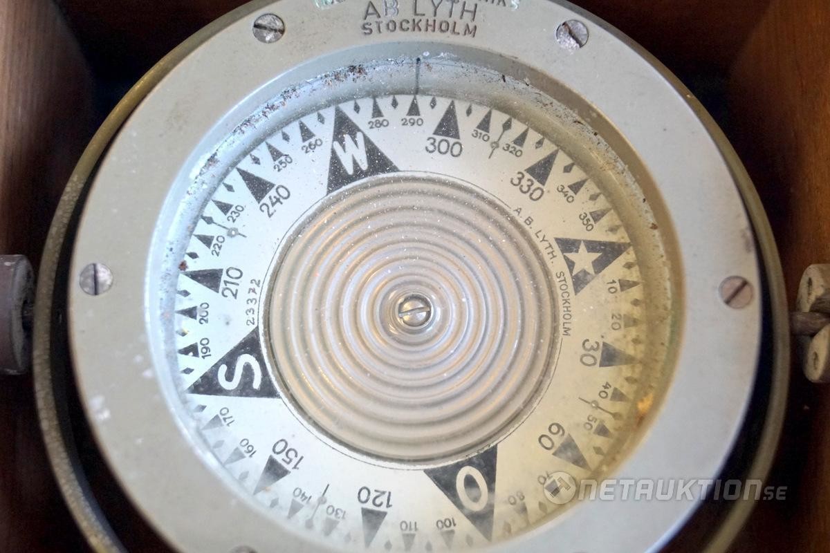 Netauktion - Båtkompass i trälåda, Lyth AB