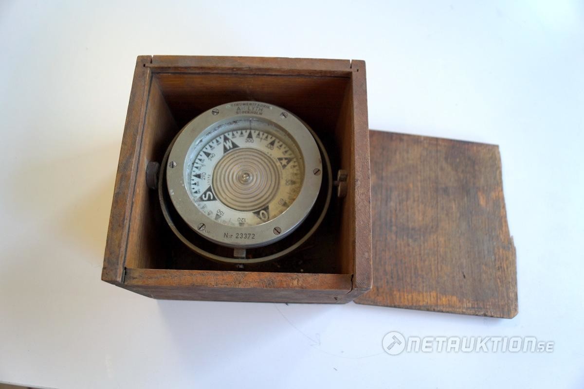Netauktion - Båtkompass i trälåda, Lyth AB