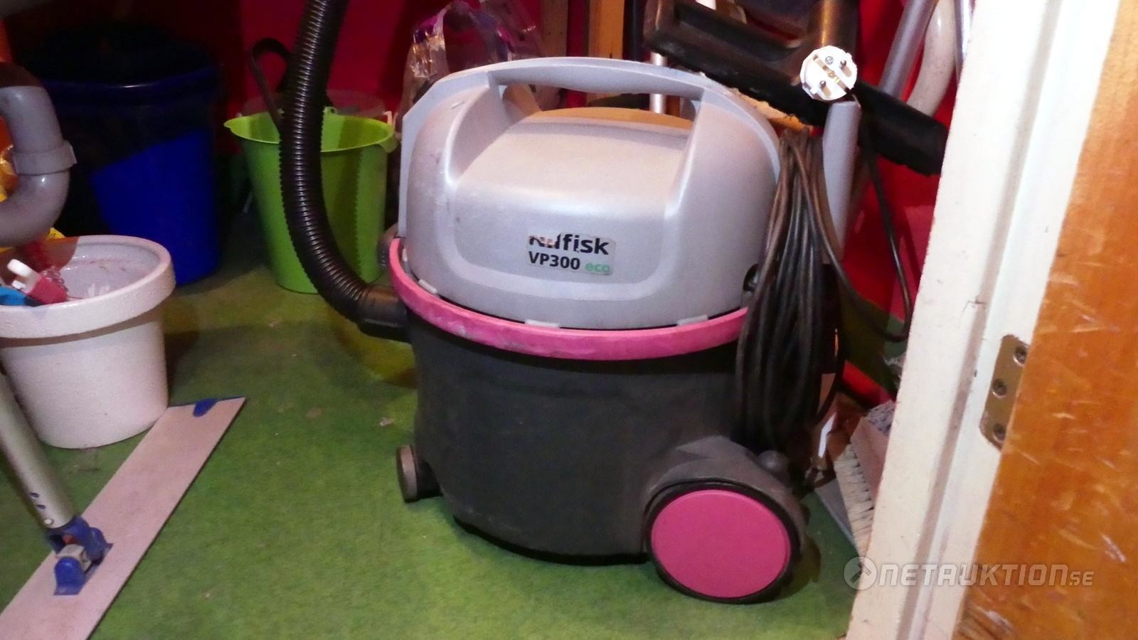 Netauktion - Dammsugare + hylla
