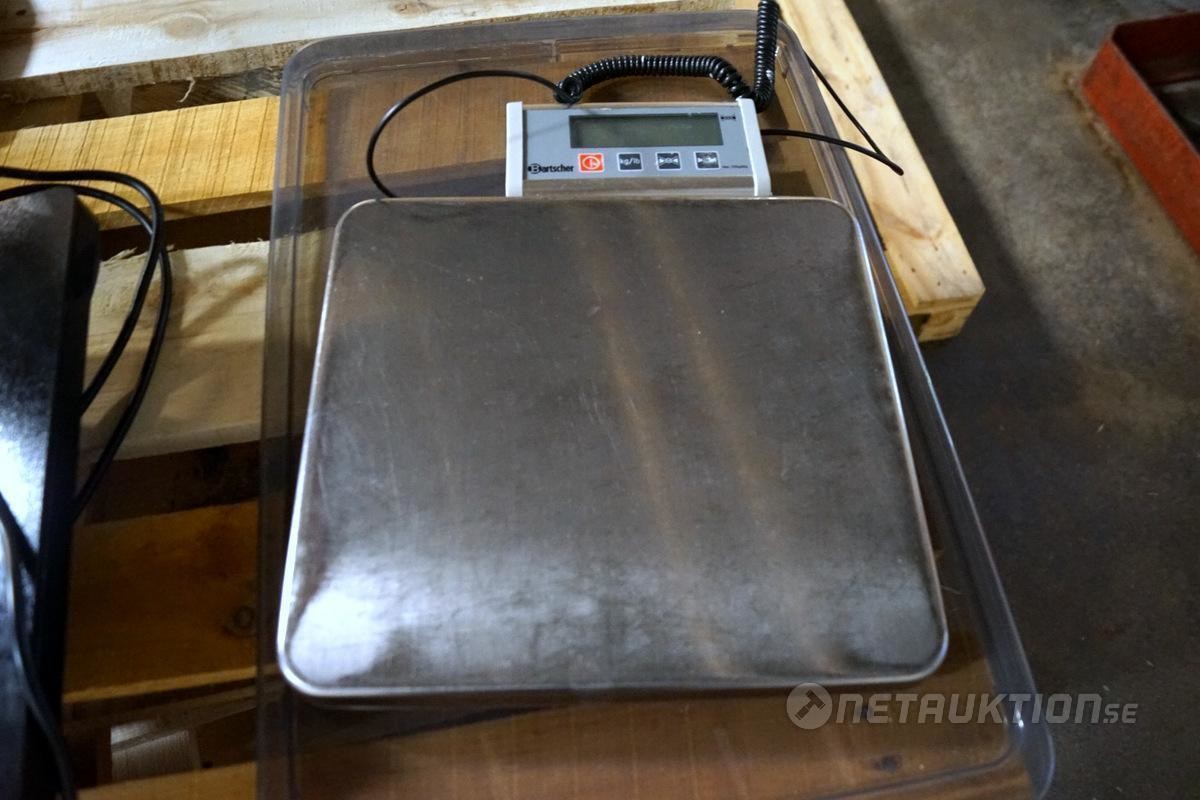 Netauktion - Våg och spisplatta