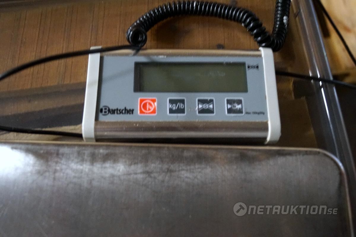 Netauktion - Våg och spisplatta