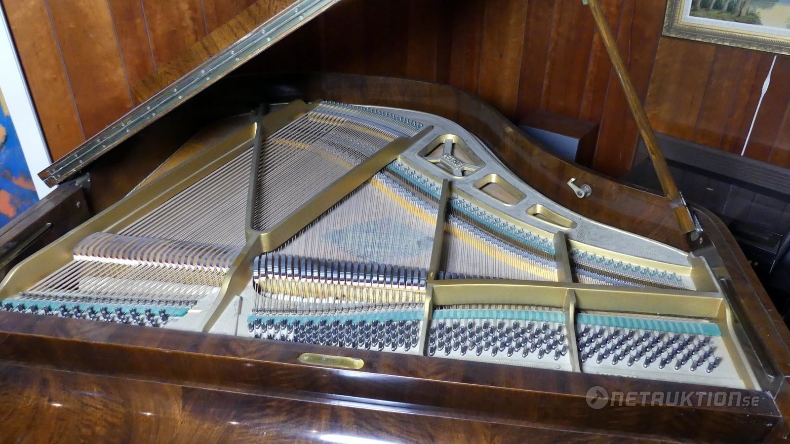 Netauktion - Flygel Petrof V