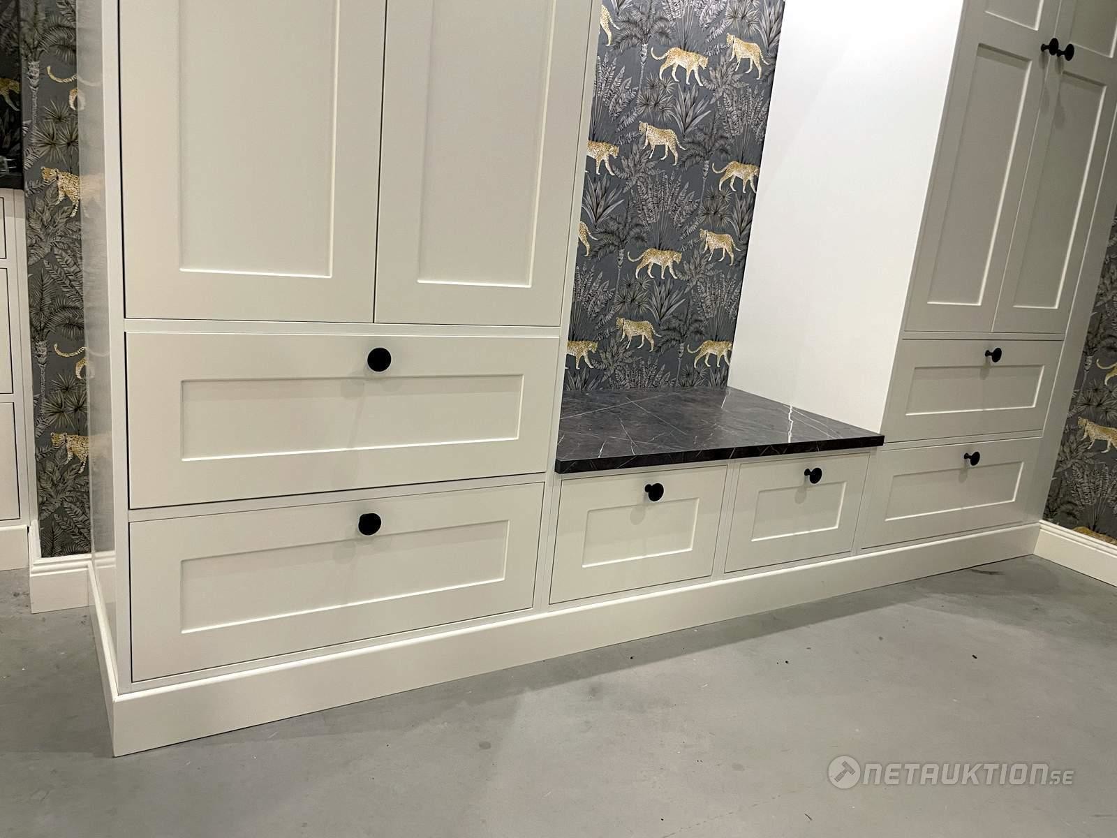 Netauktion - Garderob