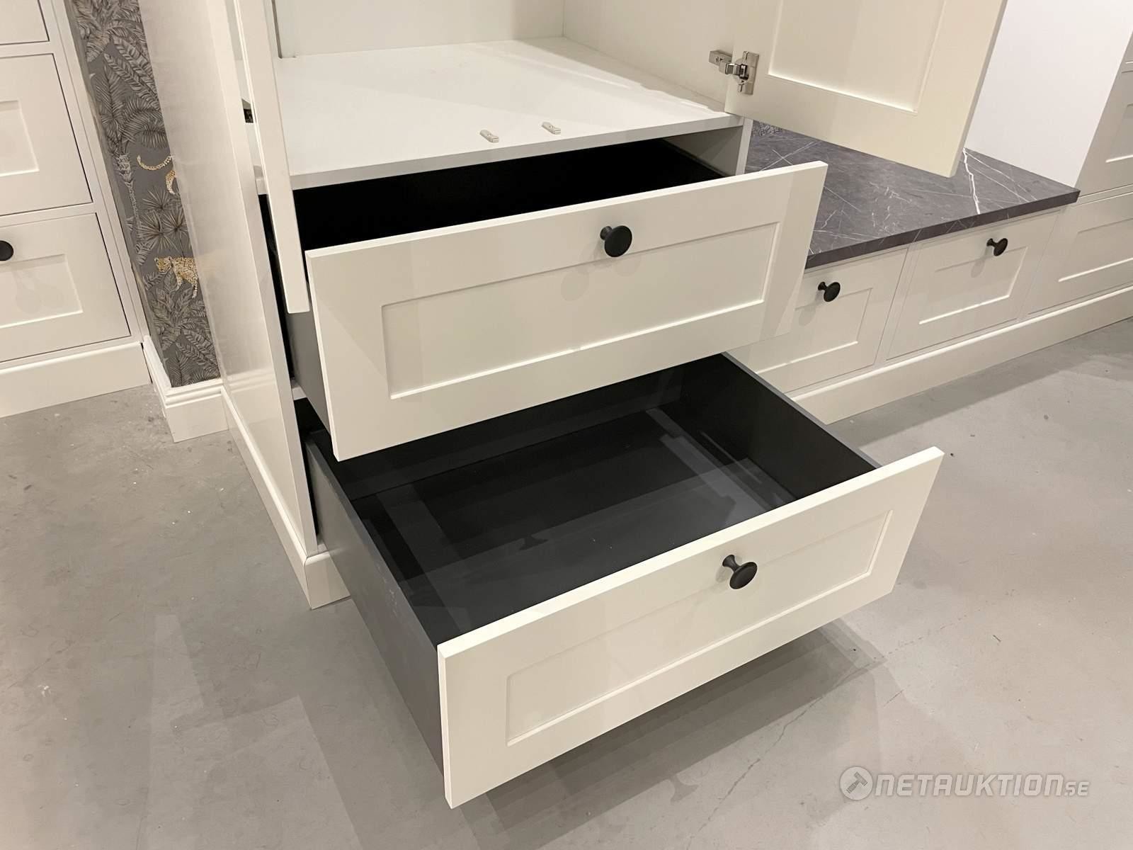 Netauktion - Garderob