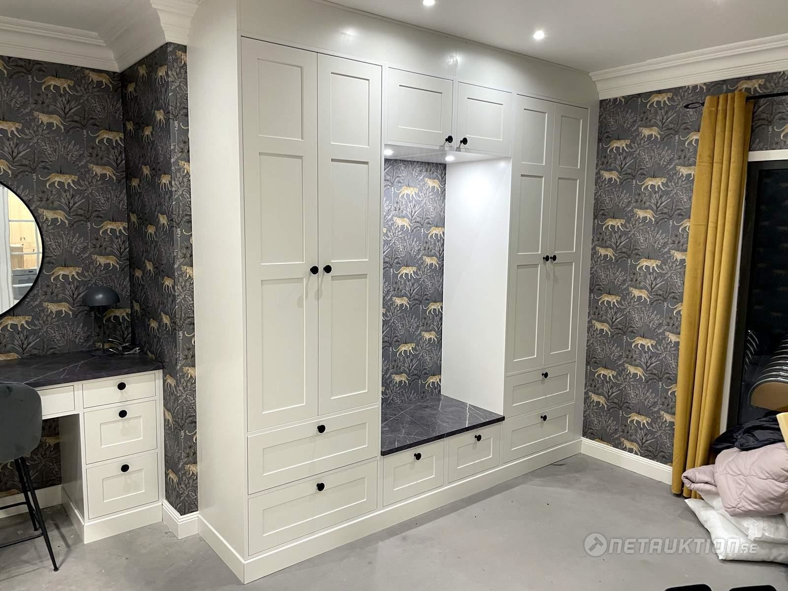 Netauktion - Garderob