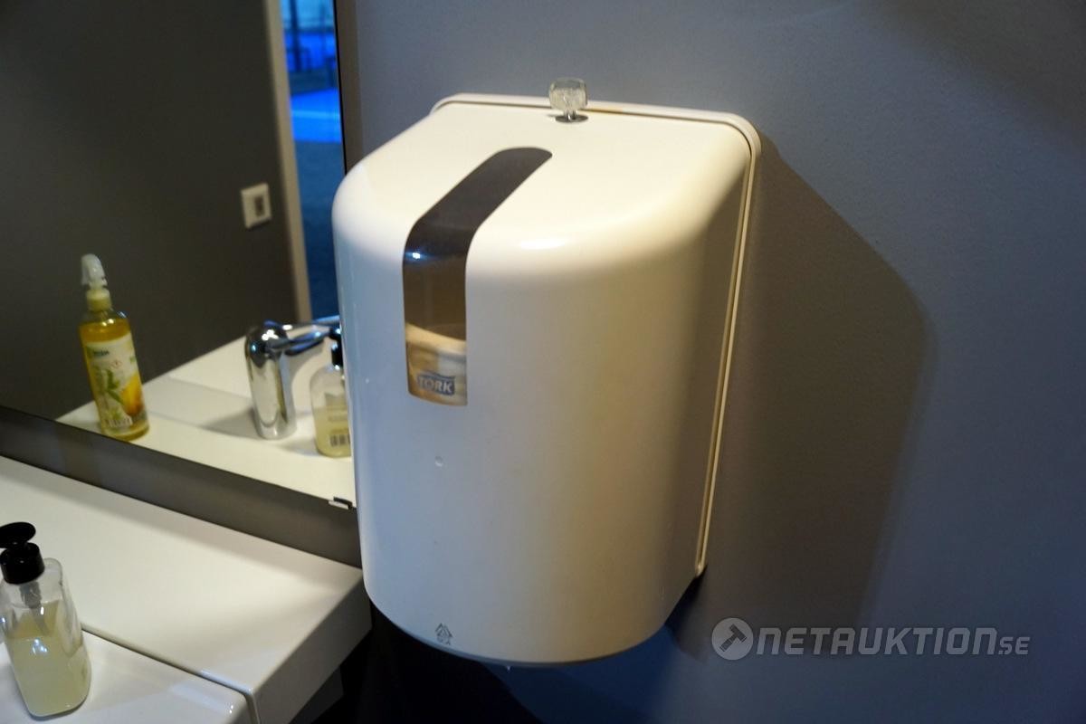 Netauktion - Dörr, handfat & VC-stol för handikappsanpass