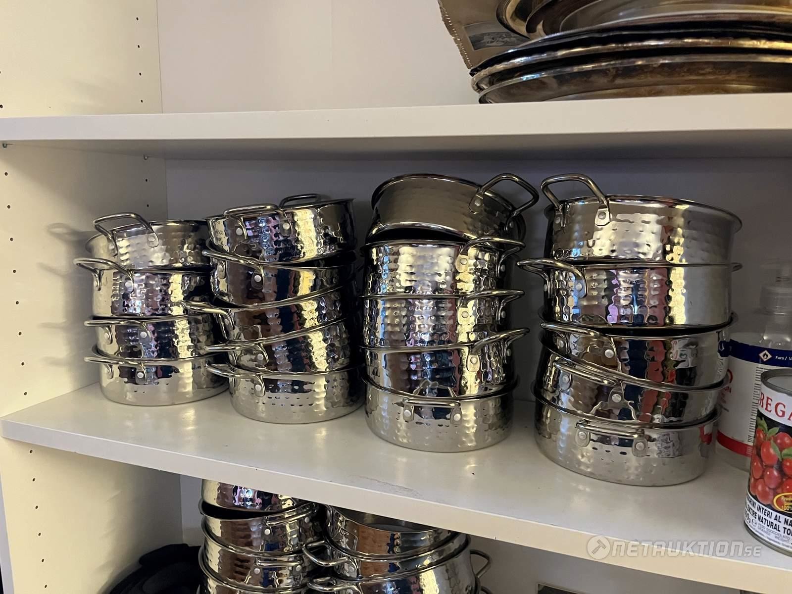 Netauktion - Innehåll hyllor