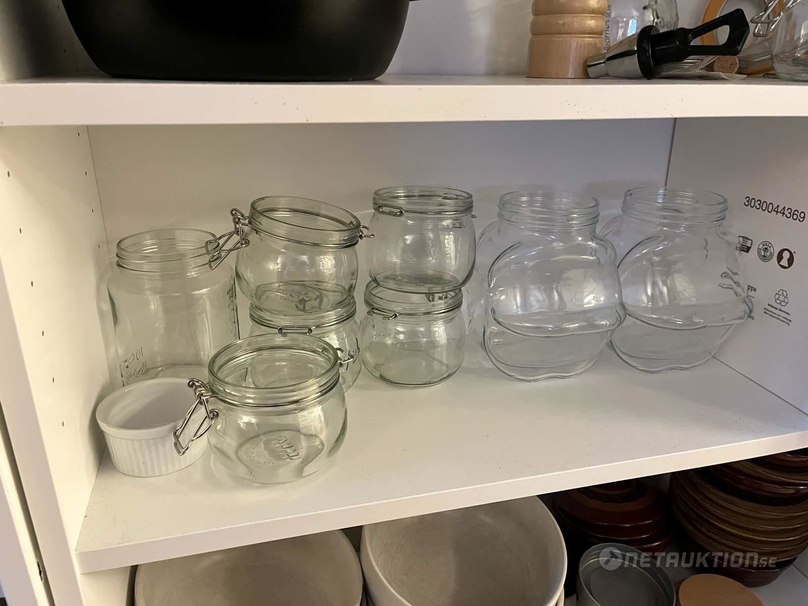 Netauktion - Innehåll hyllor