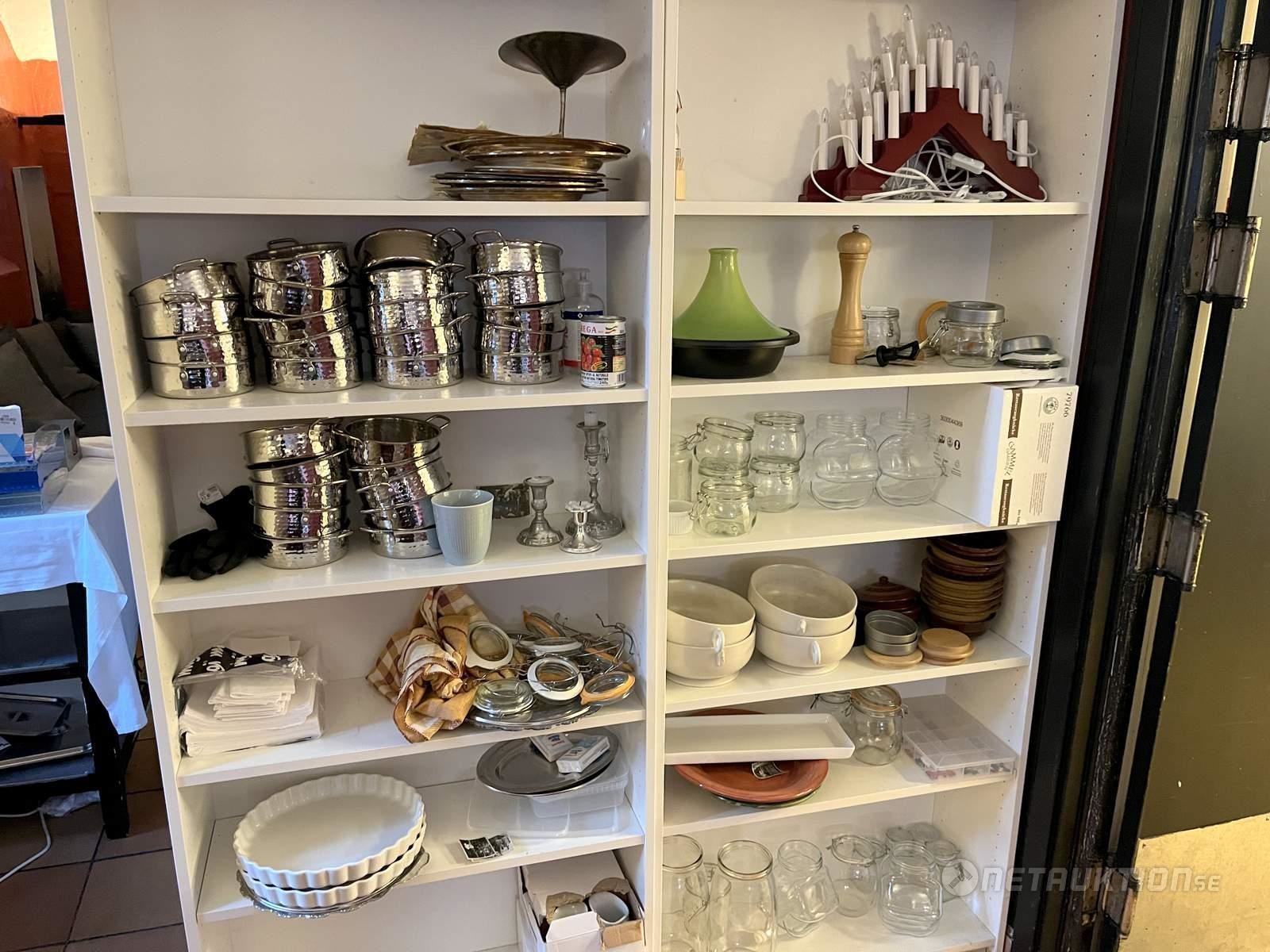 Netauktion - Innehåll hyllor