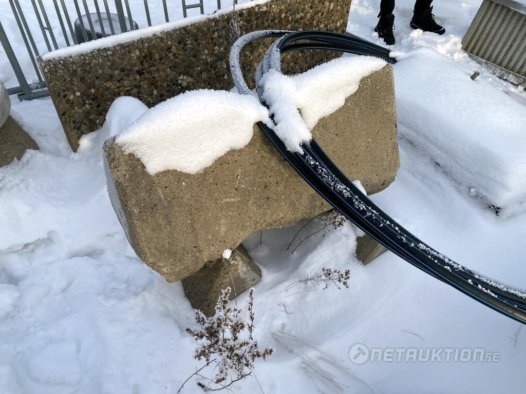 Netauktion - Betongbrunnar, stolpfundament & grisar