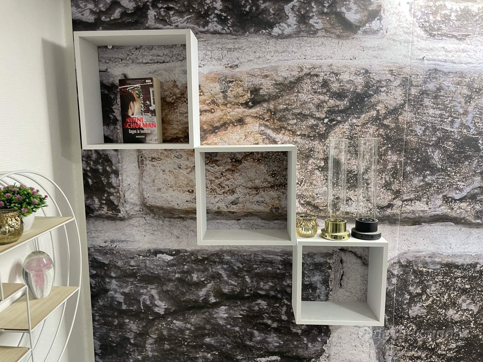 Netauktion - Stolar och hyllor