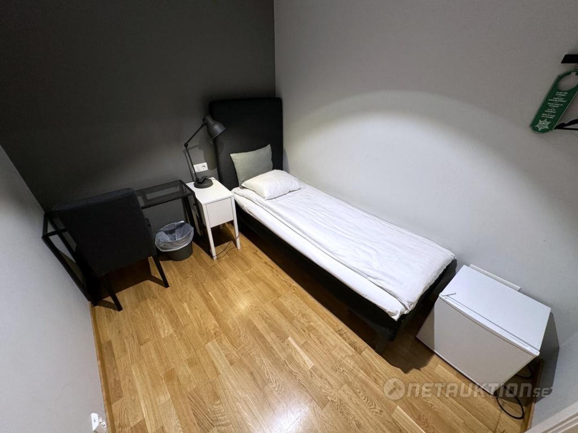 Netauktion - Inredning hotell, 1-bäddar - 7st rum