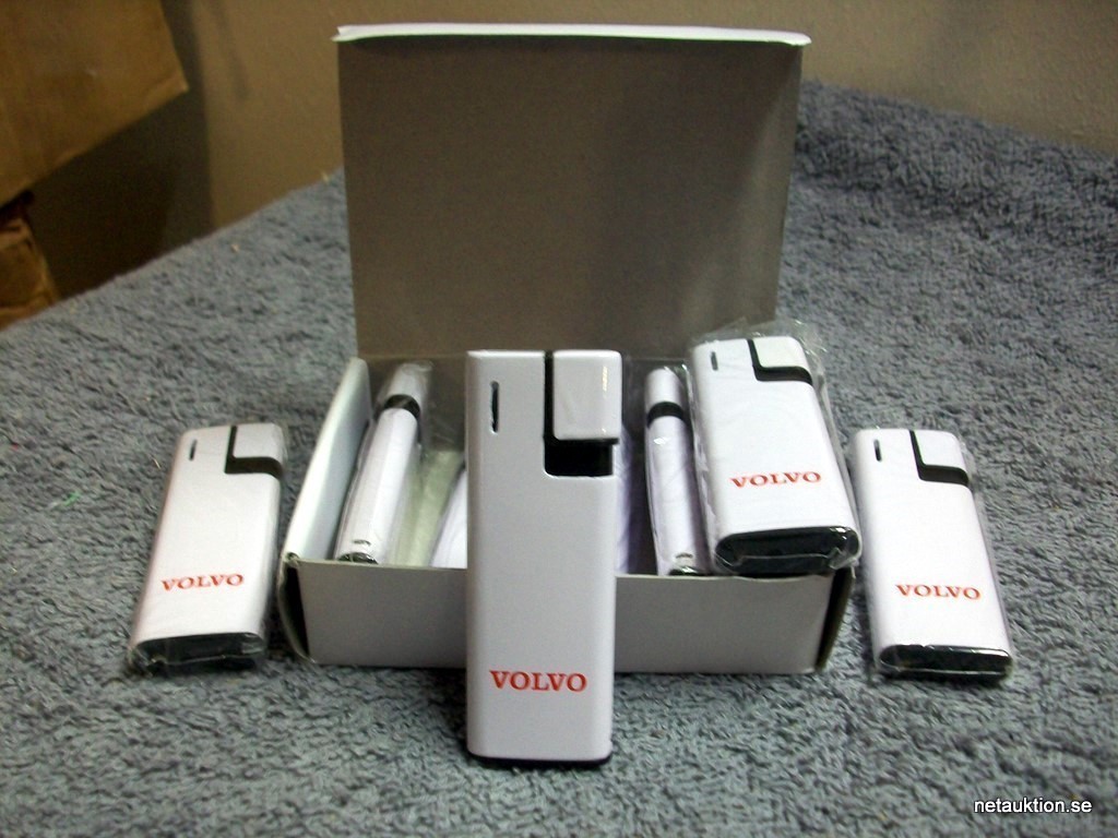 Netauktion - 250 cigarettändare, Volvo-märke