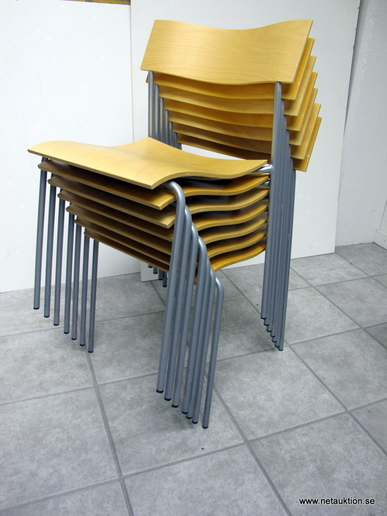 Netauktion - 11st stapelbara stolar