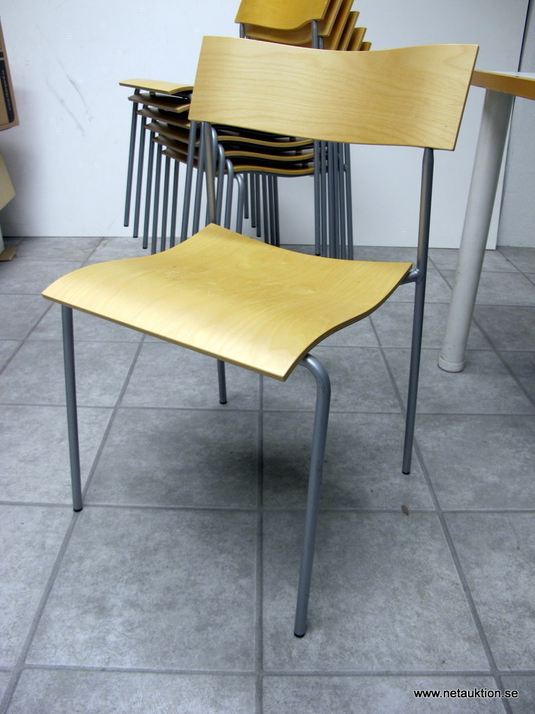 Netauktion - 11st stapelbara stolar