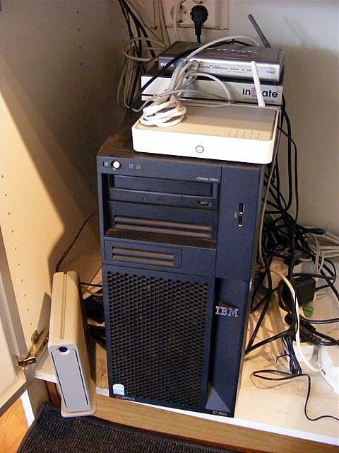 Netauktion - Datorpaket/Server IBM 206m