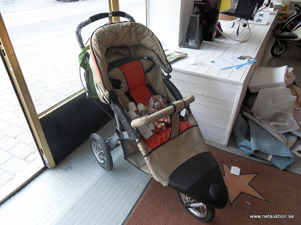 Netauktion - Barnvagn m.m